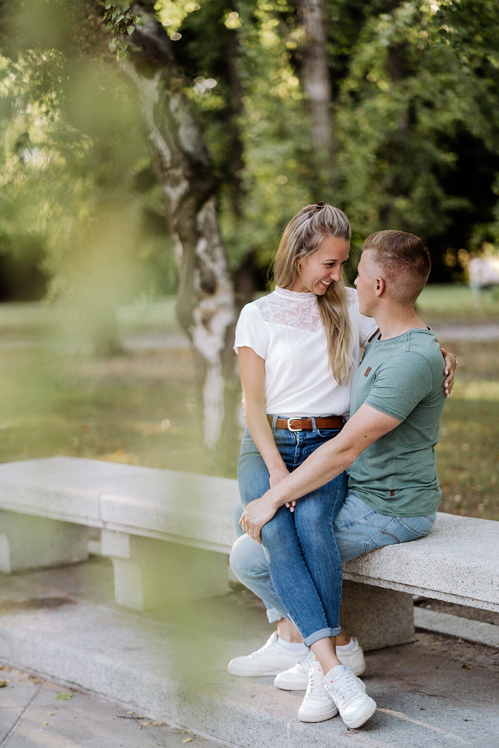 PAARFOTOS IDEEN DRAUßEN IN DER NATUR IN BERLIN - Hochzeitsfotograf